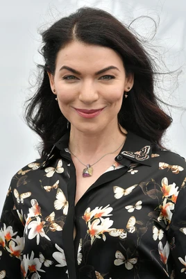 Sera Gamble | YOU Wiki | Fandom