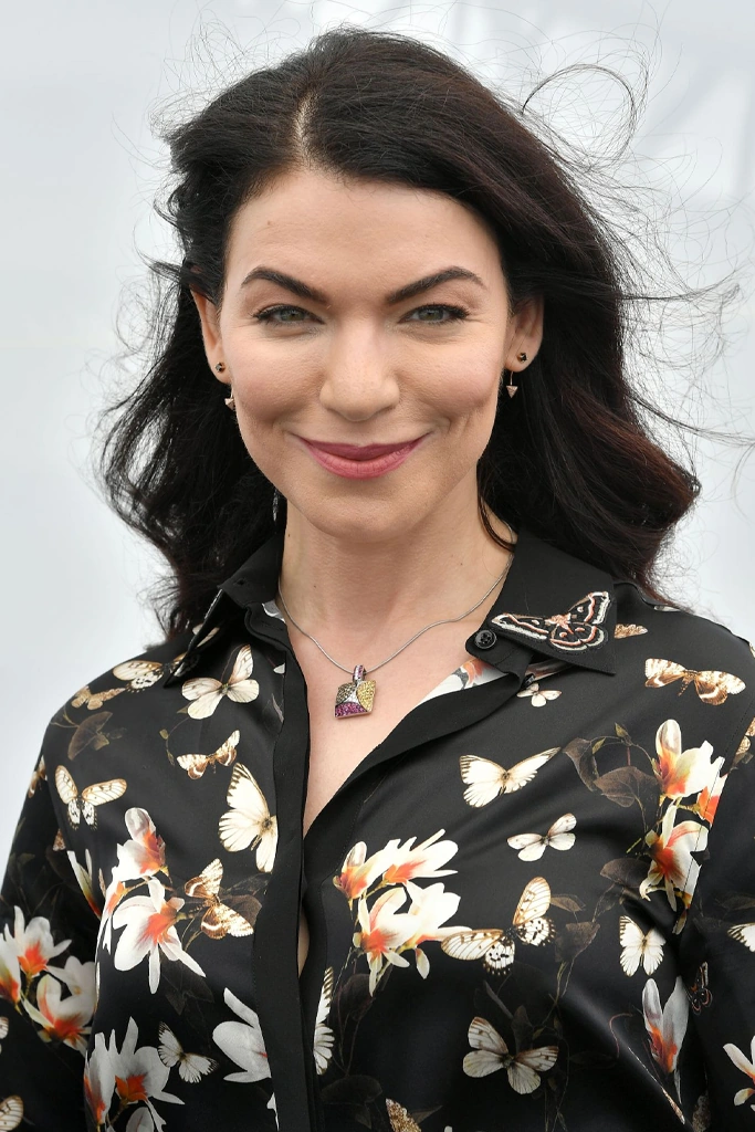 Sera Gamble | YOU Wiki | Fandom