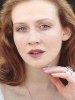 Julia Aug | Zniewolona Wiki | Fandom