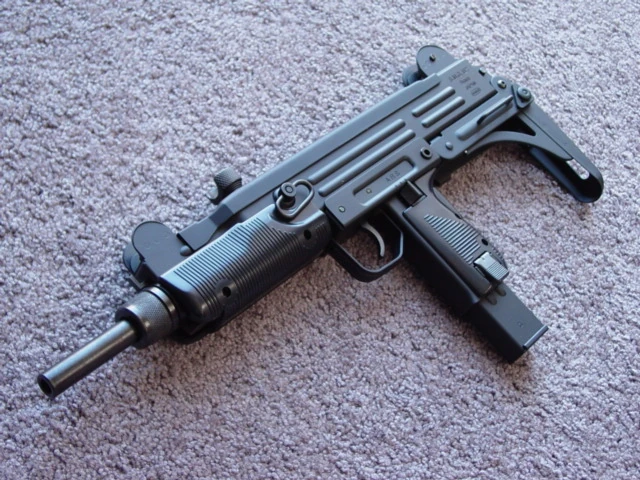 Uzi | Zombie вики | Fandom